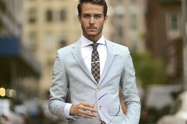 A elegância do colarinho italiano