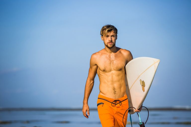 Estilo surfista: tudo para aplicar o surfwear no dia-a-dia