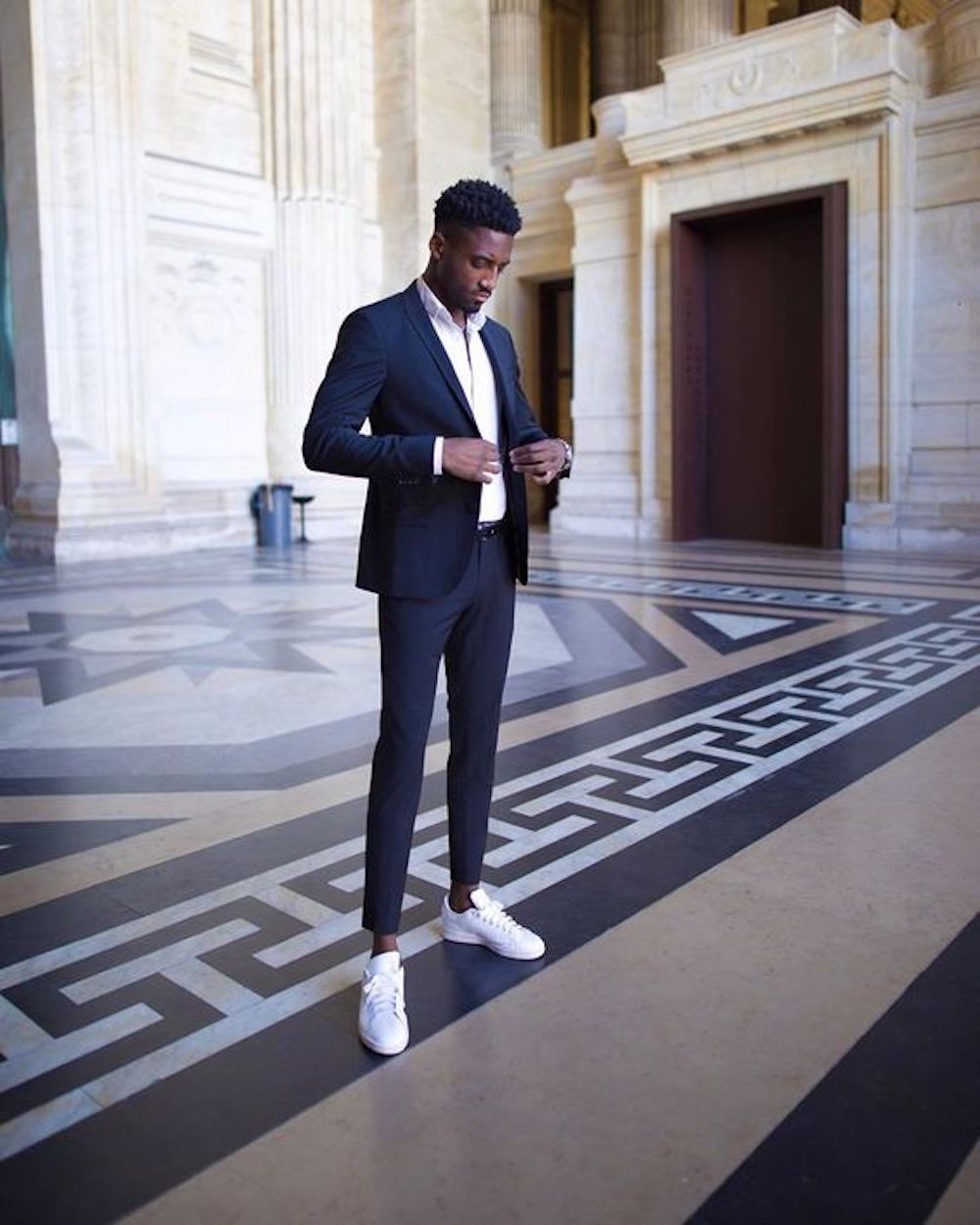 Terno com tênis: 20 looks para se inspirar