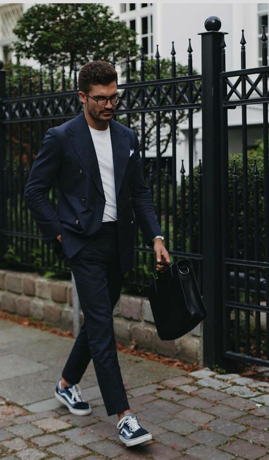 Terno com tênis: 20 looks para se inspirar