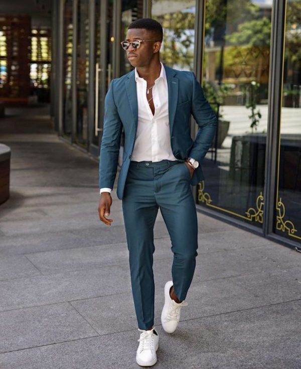 Terno com tênis: 20 looks para se inspirar