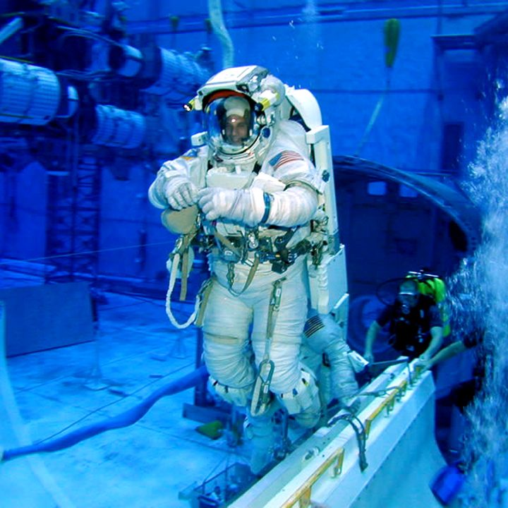 Conheça os 4 astronautas escolhidos pela NASA pra primeira viagem à Lua ...