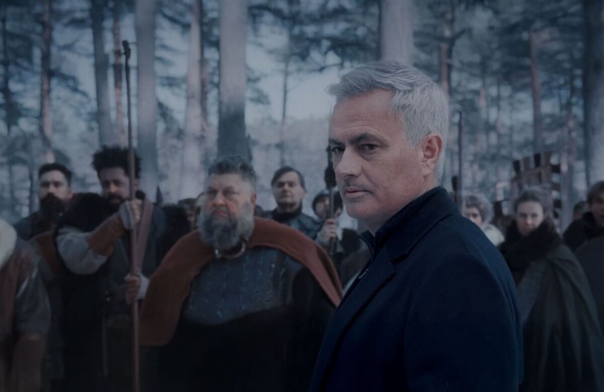 José Mourinho vira viking esfomeado em campanha da Snickers
