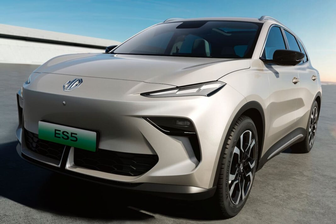 MG Motor chega no Brasil com três carros elétricos: MG4, S5 e Cyberster